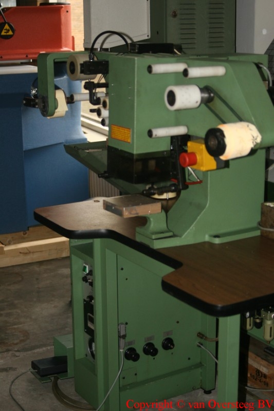 Van Oversteeg BV - stansmachine snijmachine schalmmachine