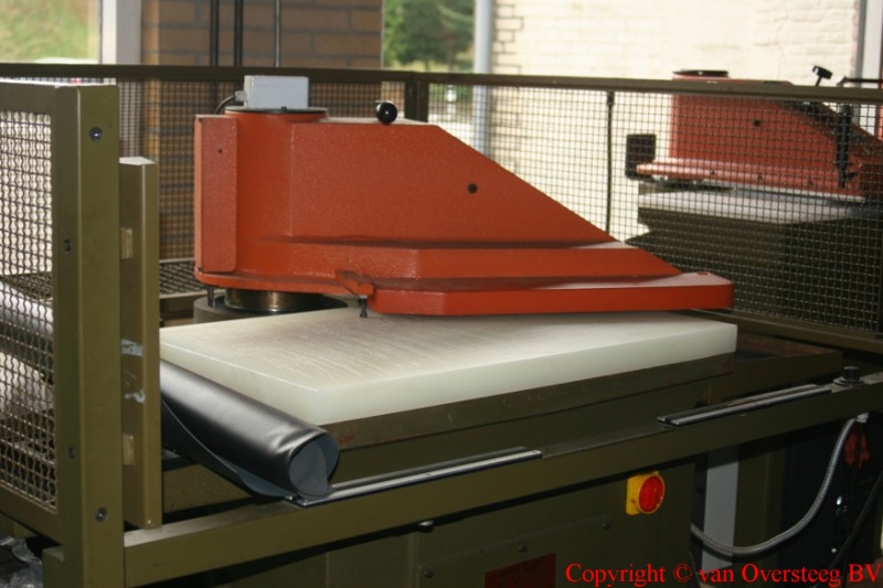 Van Oversteeg BV - stansmachine snijmachine schalmmachine
