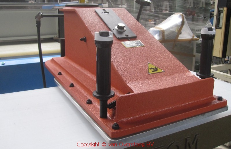 Van Oversteeg BV - stansmachine snijmachine schalmmachine