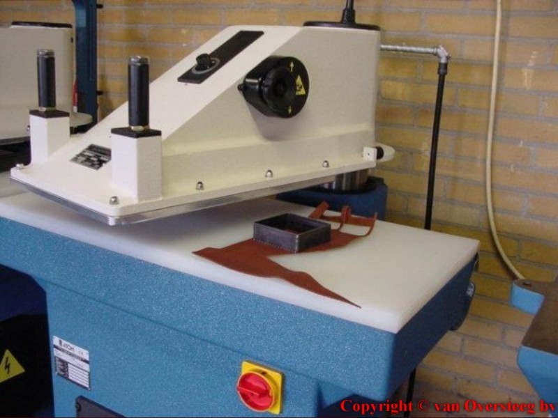Van Oversteeg BV - stansmachine snijmachine schalmmachine